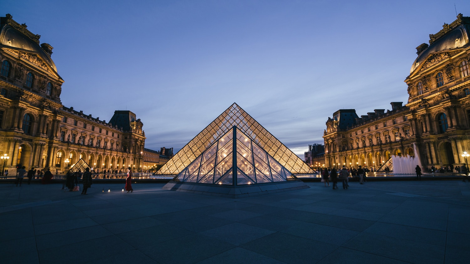 Photography | The Louvre at Night - Presetpro.com